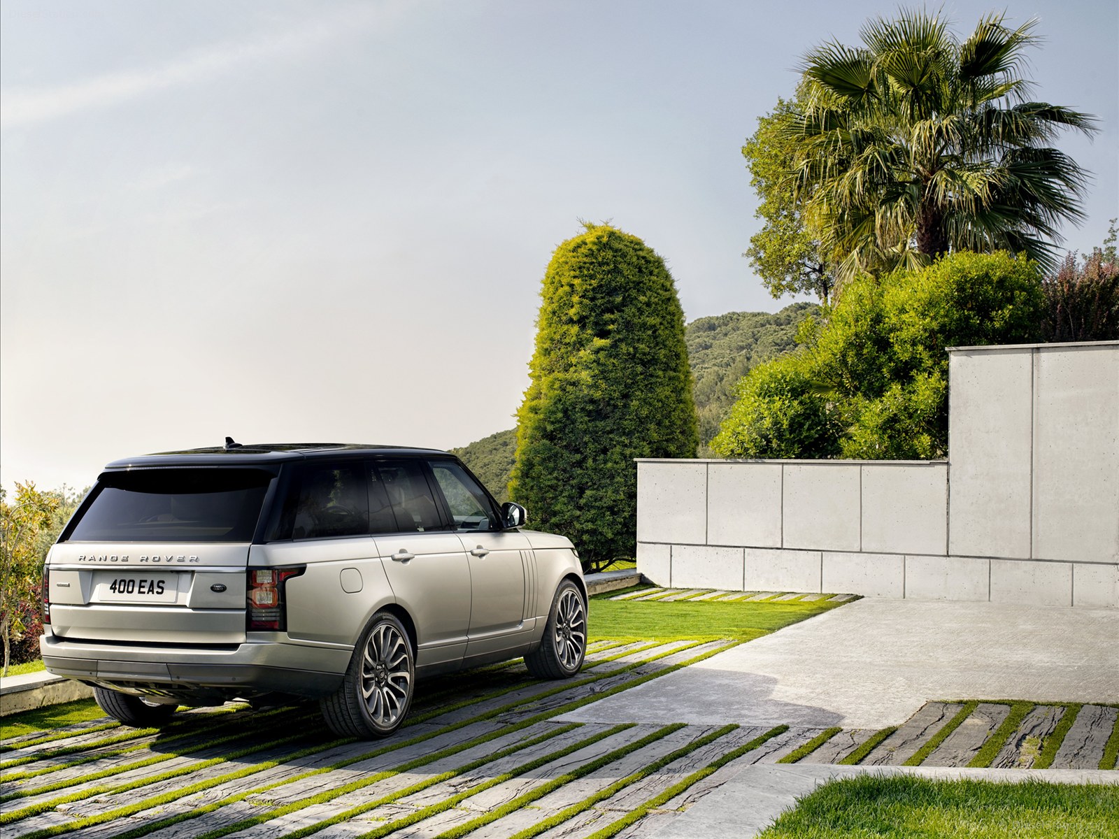 Sports Car Wallpaper: Land Rover Range Rover 2013