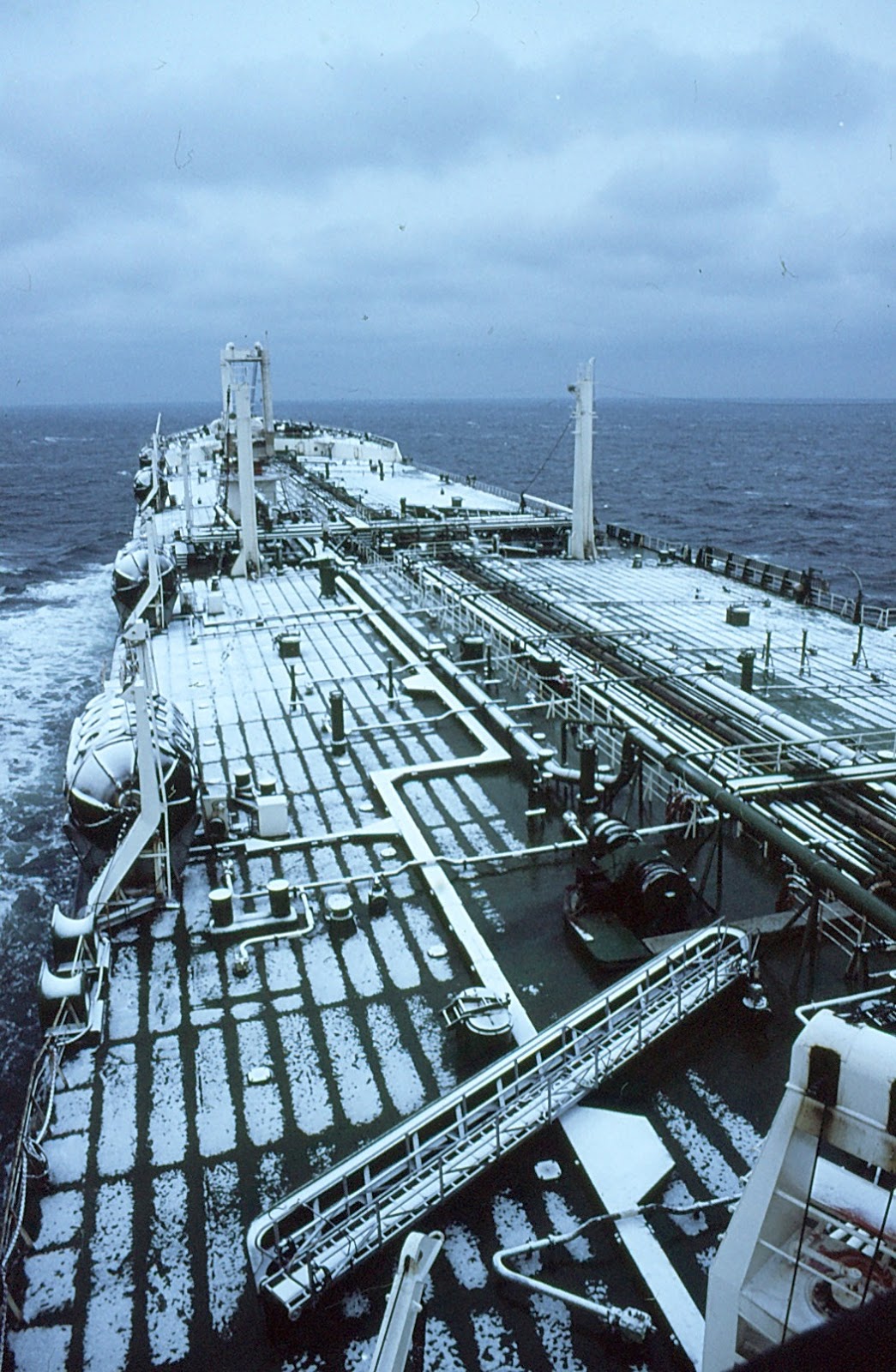 'ZIEN EN WETEN': NISO M.S. SHELL TANKERS B.V. ( DEEL 3 )