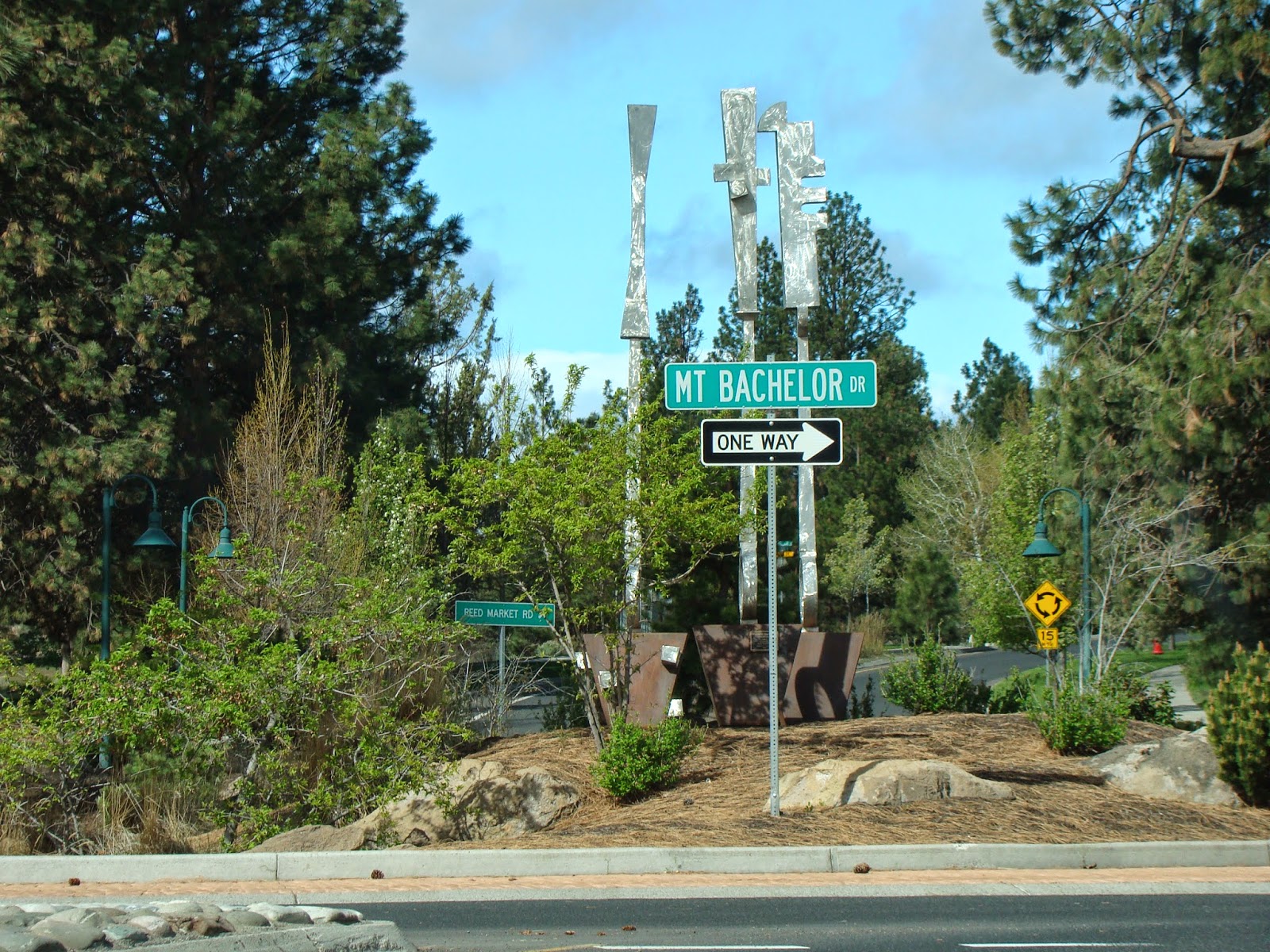 BB, Henri and Me: Bend Oregon: Roundabout Art