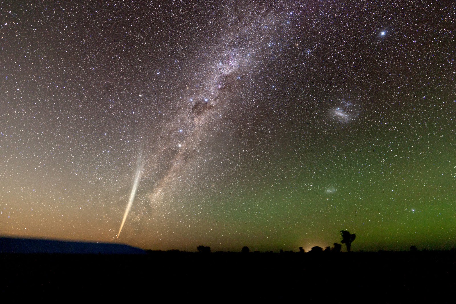 Comet Lovejoy (C/2011 W3) and the Milky Way Galaxy seen from Queensland ...