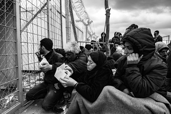 Fotógrafo retrata a situação dos refugiados na Europa ~ Resumo Fotográfico