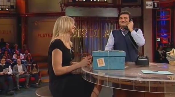 Affari Tuoi Sott'olio: La bellissima Anna Bevilacqua, nostra signora ...