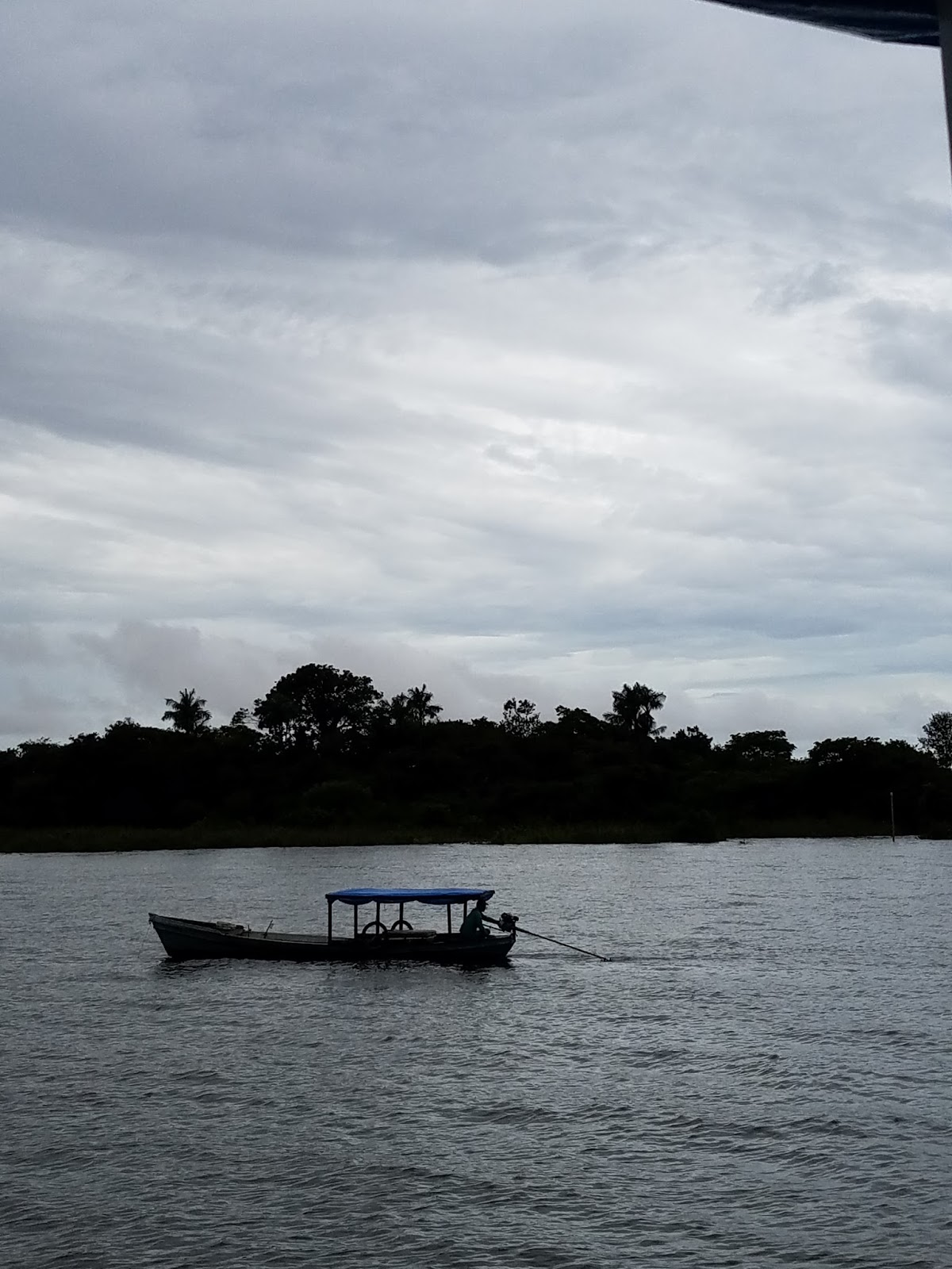 Intentional traveler: Piranha fishing on Maica Lake!
