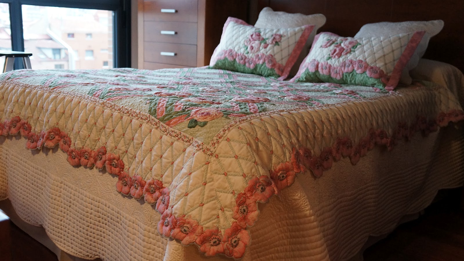 SOLI MULTILABORES - LABORES A MANO: COLCHA PATCHWORK DE FLORES