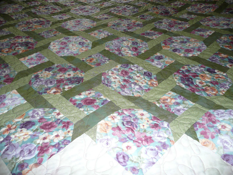 Acorn Ridge Quilting: Lucille's Twisted Maze Garden Quilt