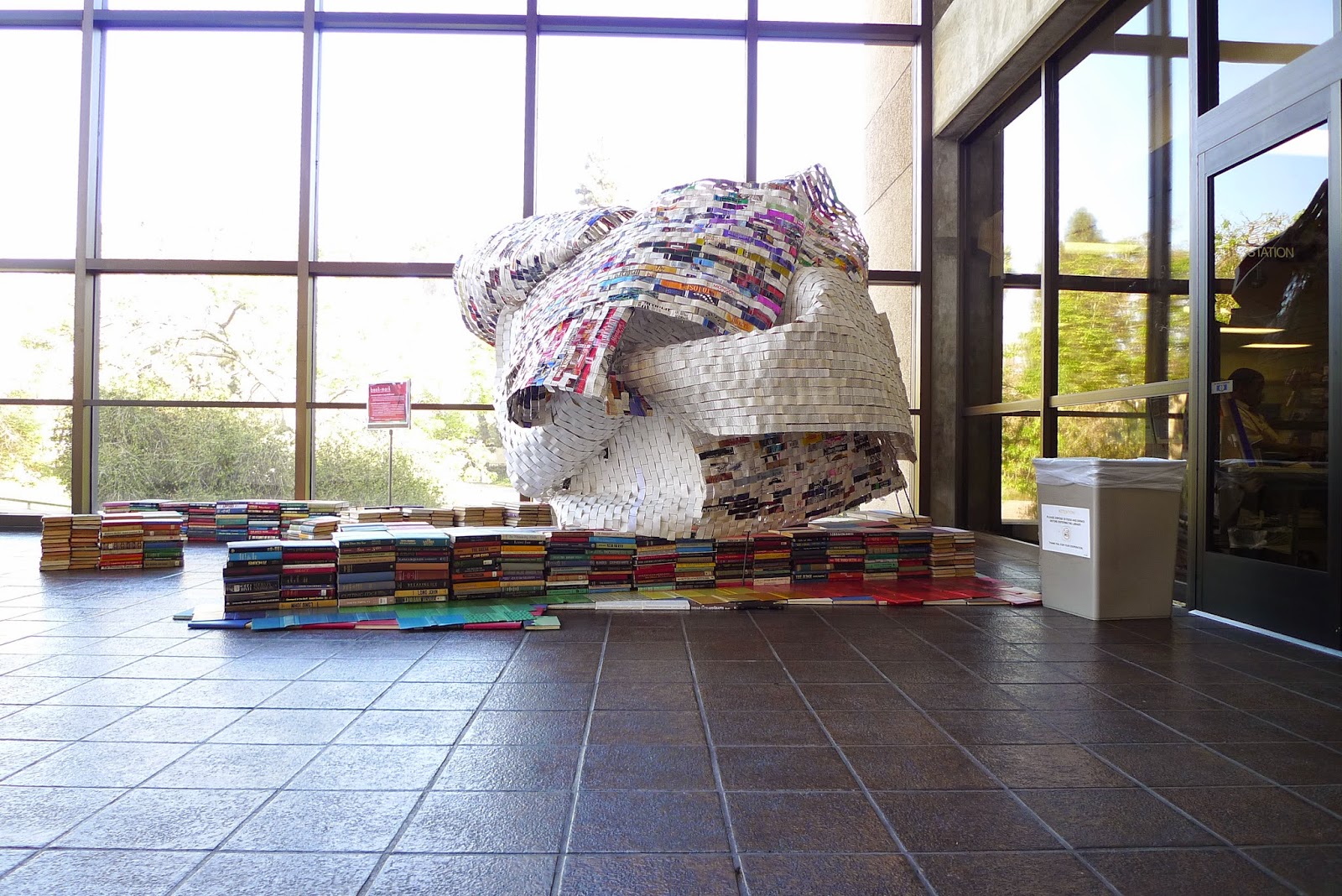 Kolaz: BOOK-IGLOO at the Inglewood Library