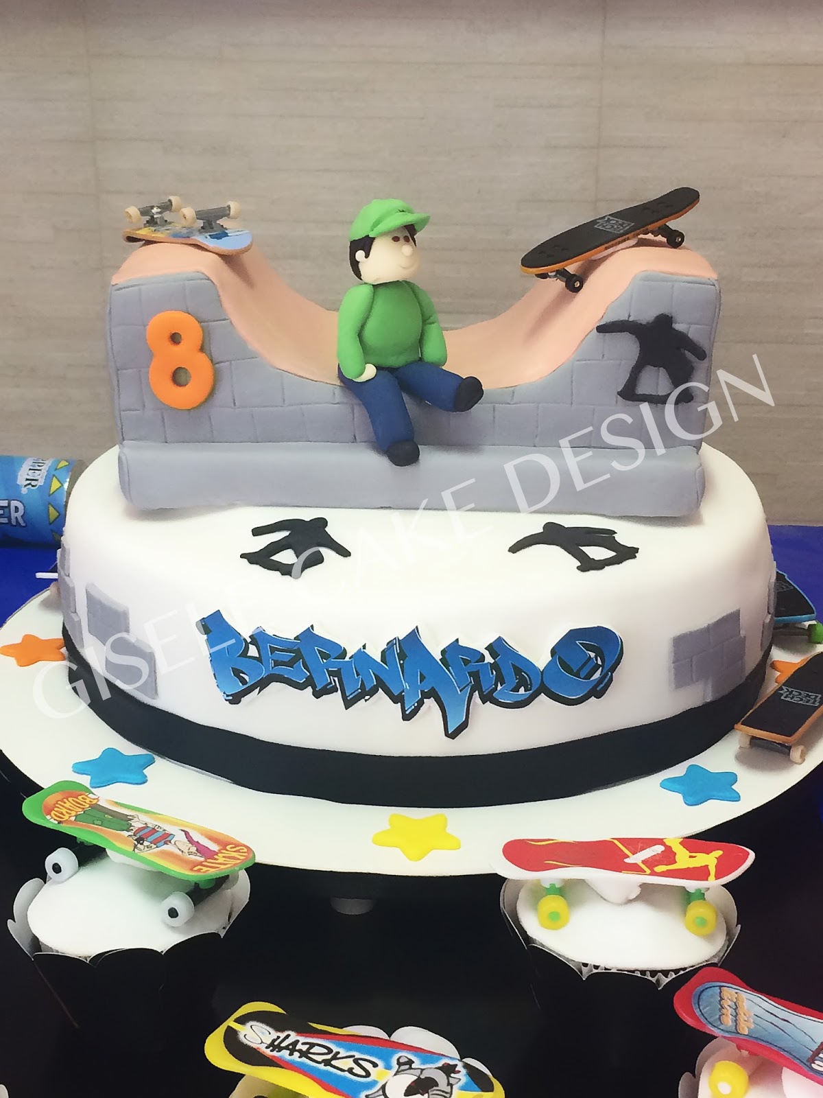 Gisele Cake Design: Bolo e Cupcake Skatista