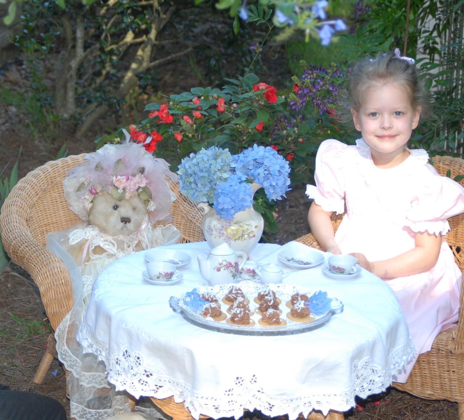 Pink Piccadilly Pastries: Five Minute Chocolate Tarts and Tea in the Garden