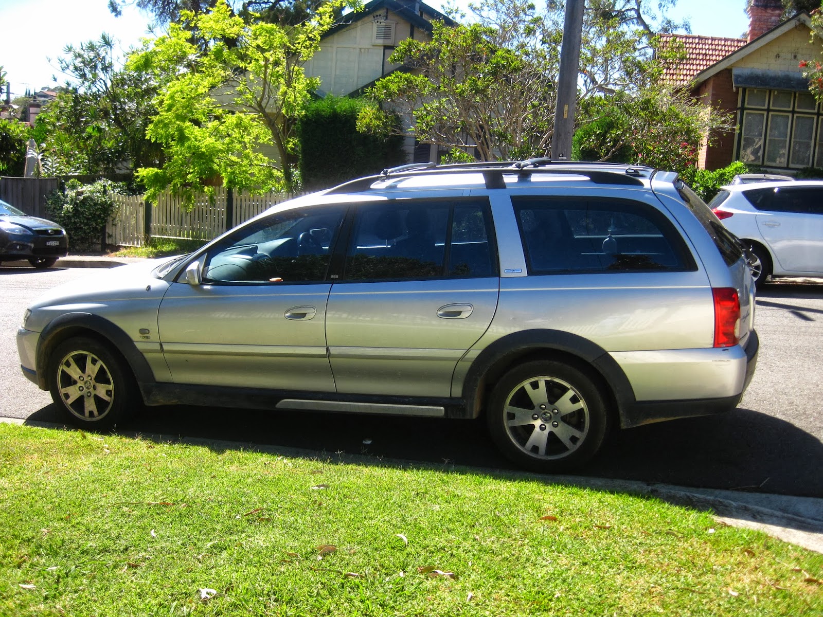 Aussie Old Parked Cars: 2005 Holden VZ Adventra LX8