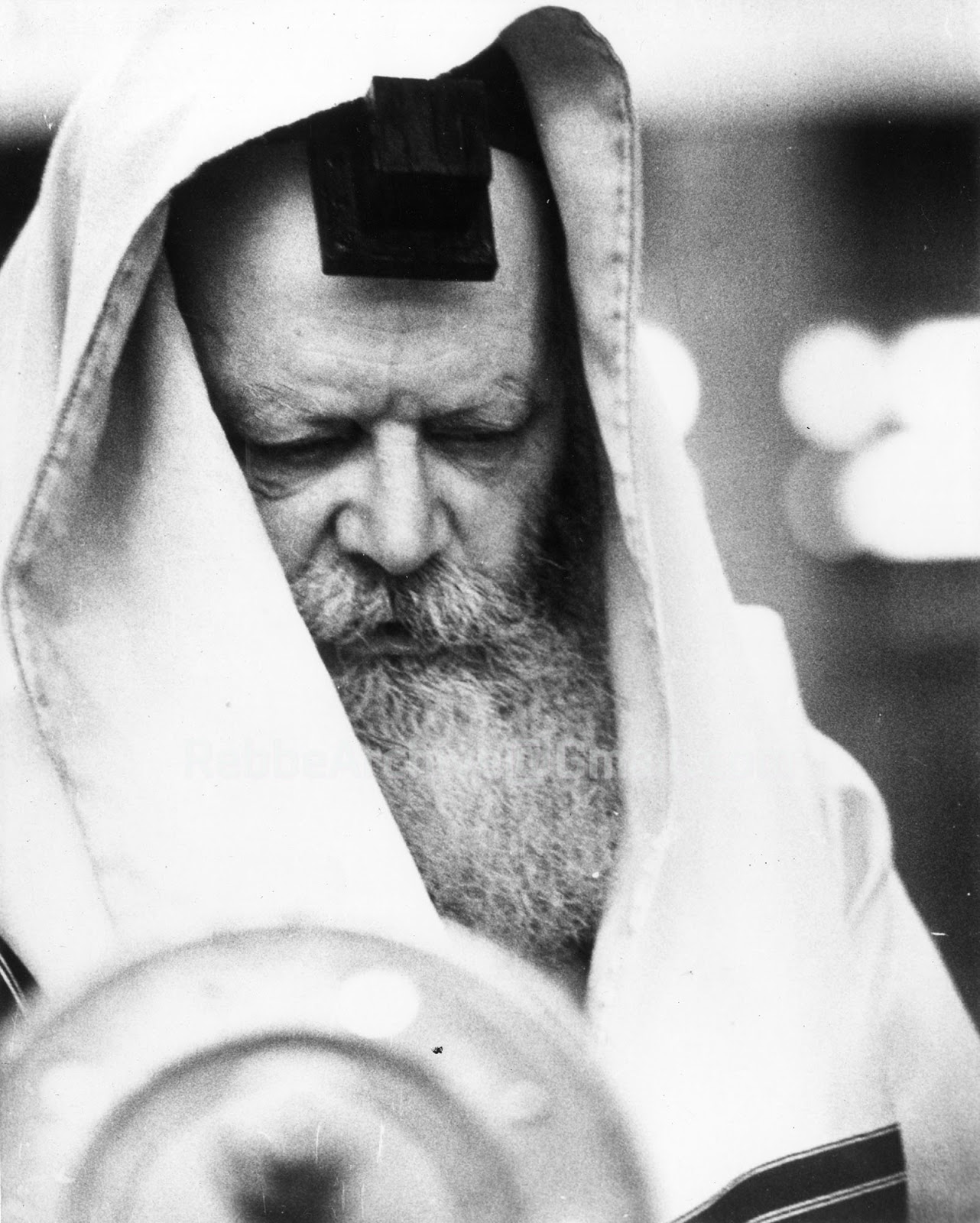 The Rebbe: “Pilgrimage to Eastern Parkway” NY Times Article about “770”