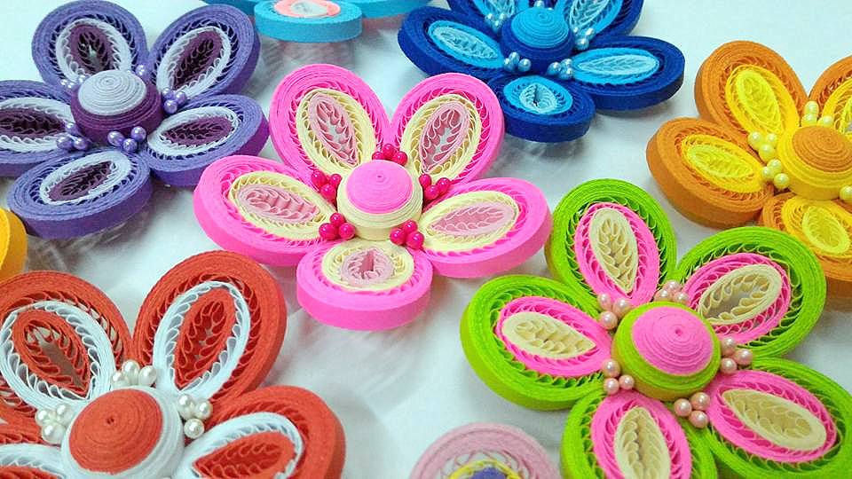 AZLINA ABDUL: Three layers tiny loops quilling flower tutorial