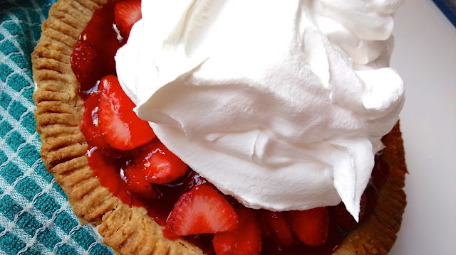 At Home with the Loverbees: My Favorite Fresh Strawberry Pie