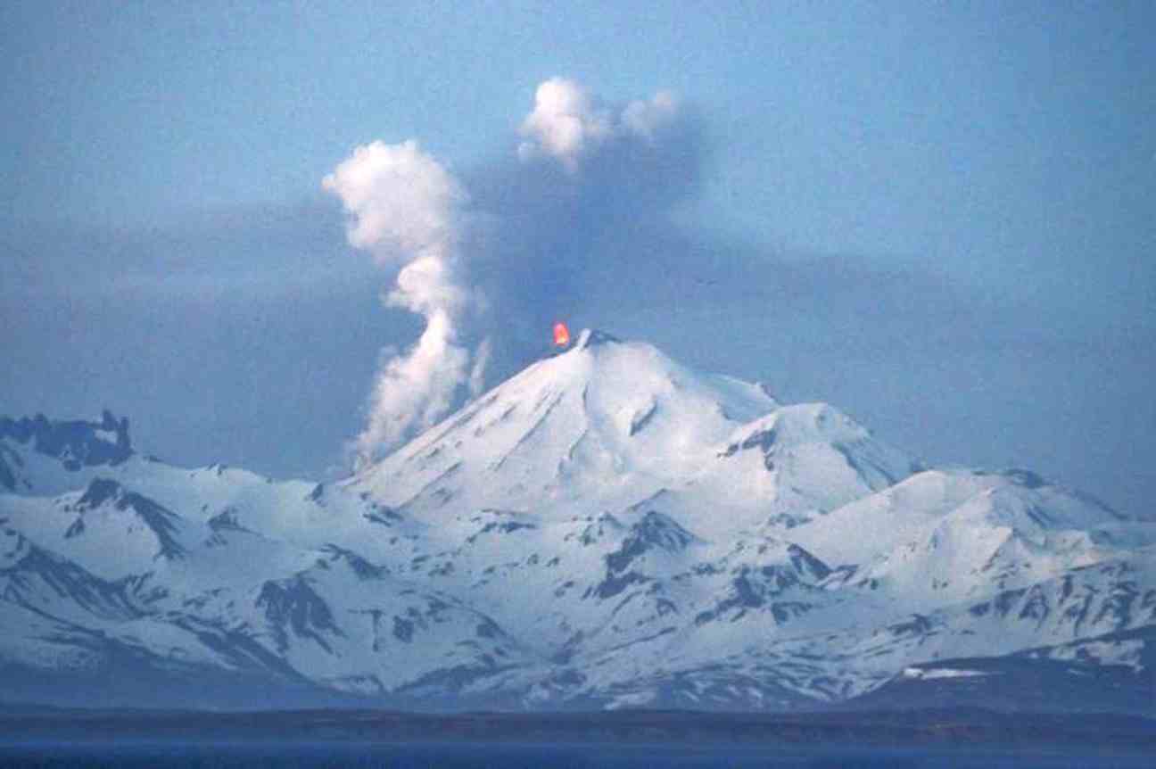 Sciency Thoughts: Eruption on Mount Pavlof.