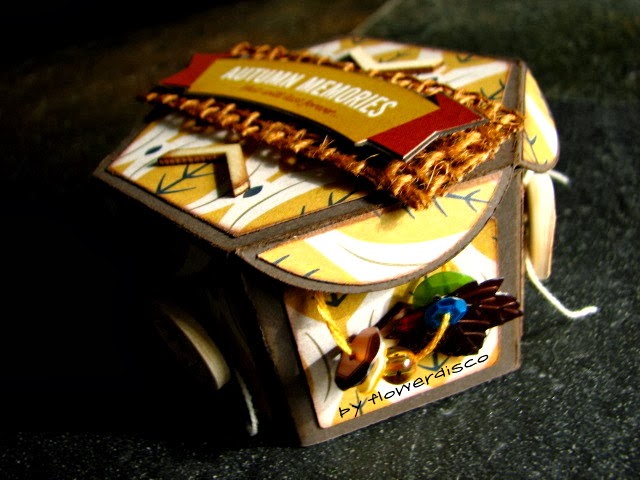 Flowerdisco's Scrap Hut: AUTUMN MEMORIES...gift box and mini banner