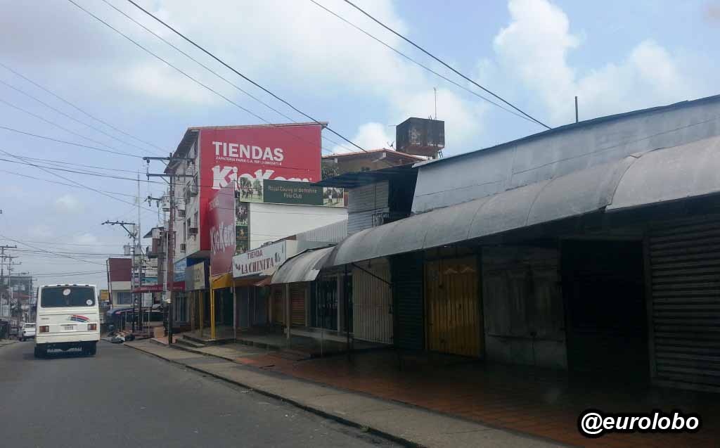 @eurolobo: Comercio en El Vigía estado Mérida, cerro por completo éste ...