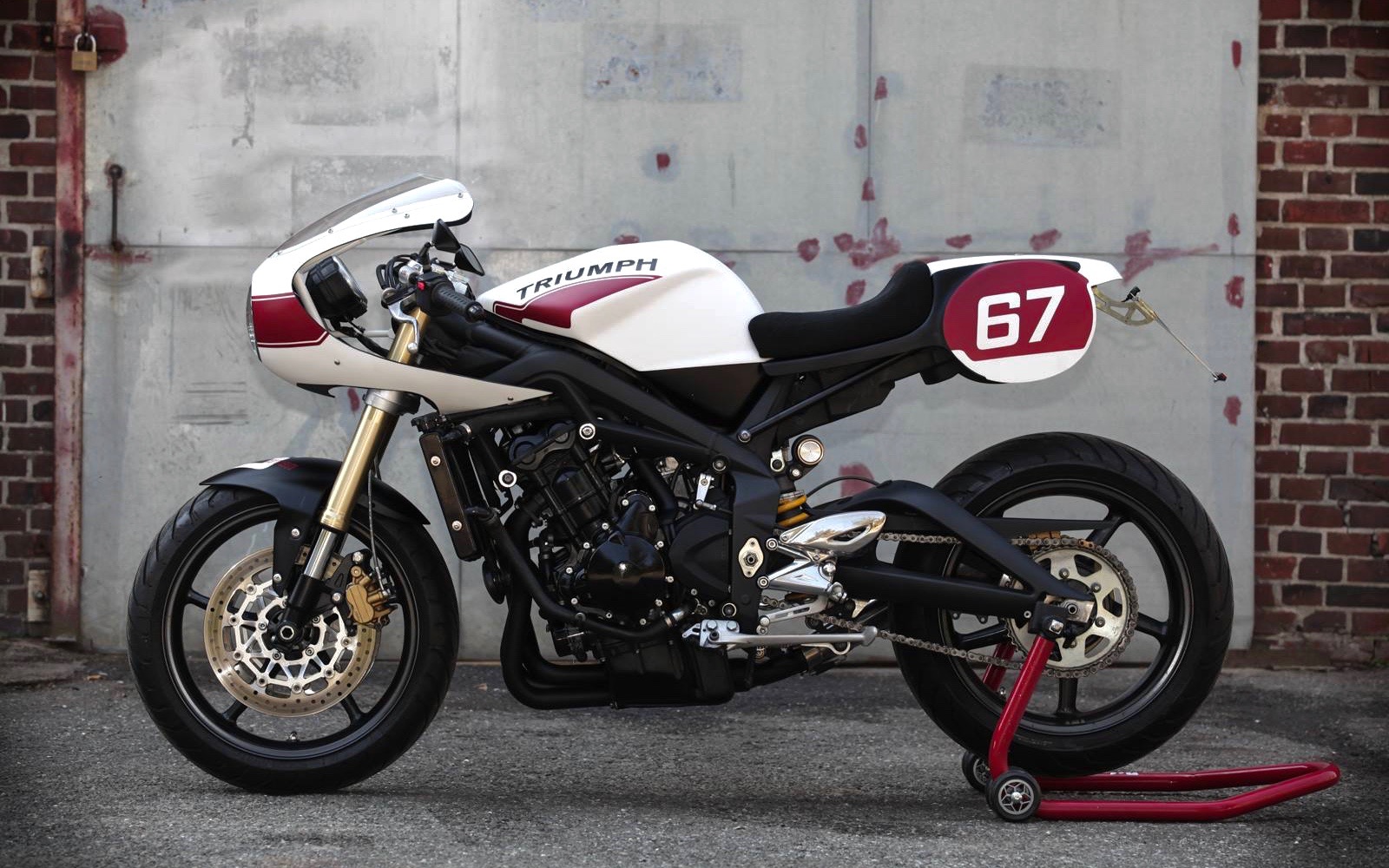 motor racing queen: Hanse's Street Triple