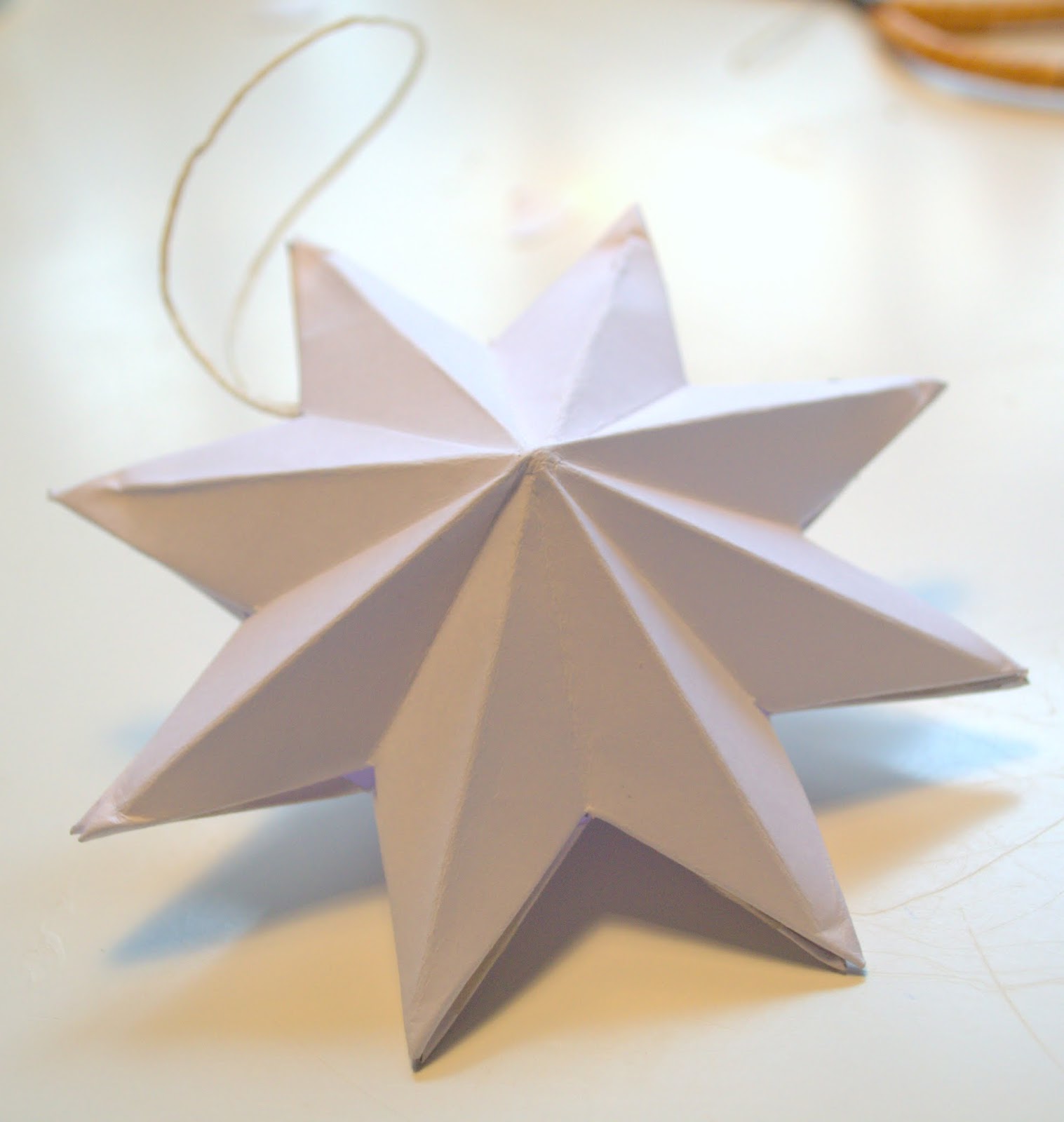 nostalgiecat: DIY Paper star ornament