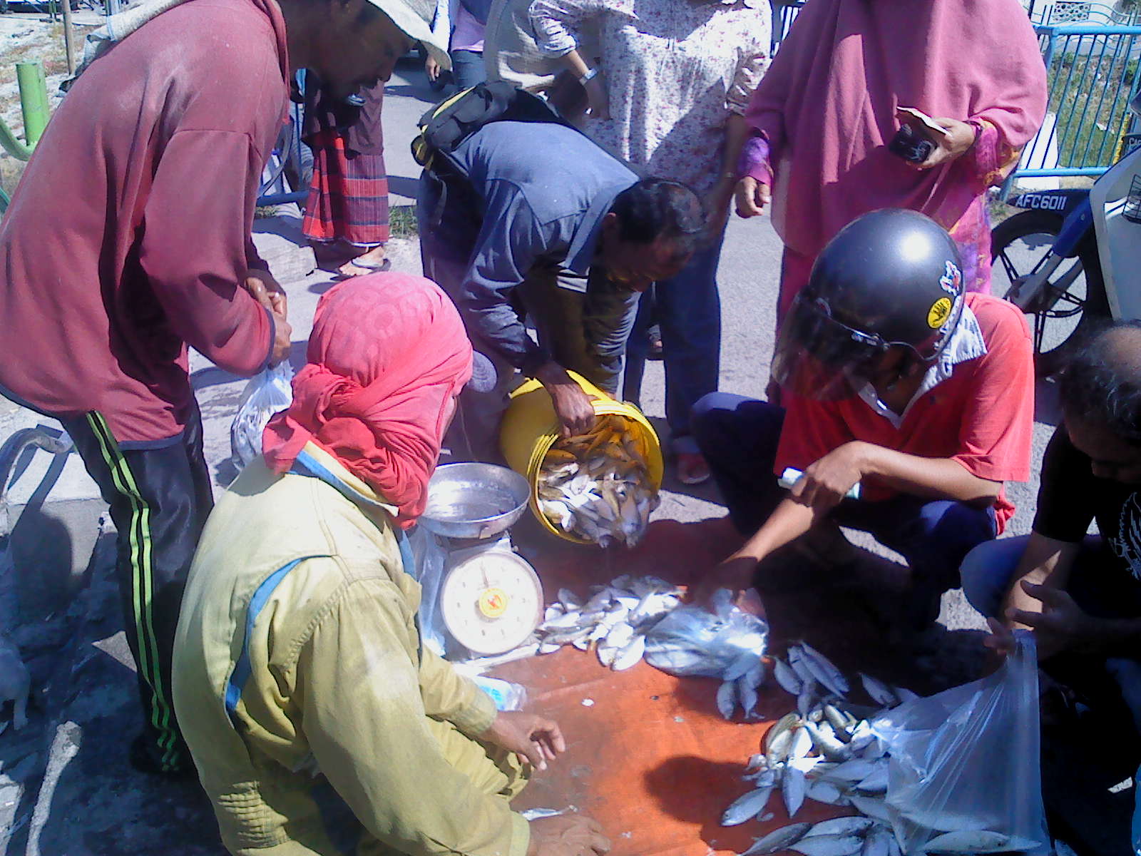situ?mana?sini?bukan...sana laaaaa: PASAR IKAN PENAGA
