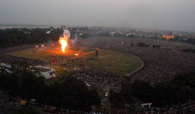 View Patna: Thousands witness 'Ravan Badh' at Gandhi Maidan