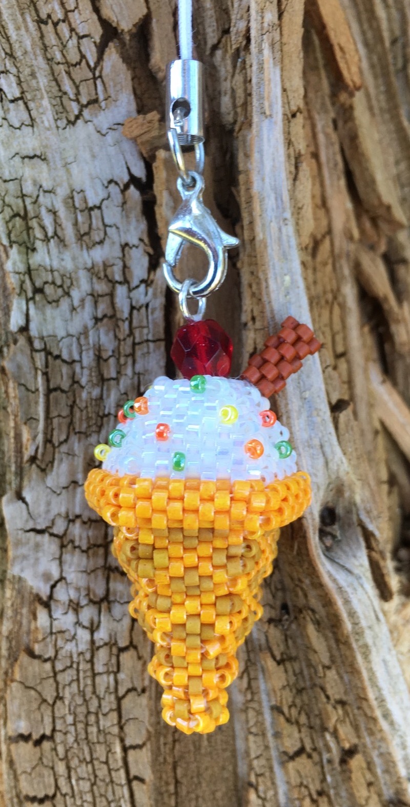 ConnysPerlenParadies 3D Ice Cream Cone copyright Threadabead connysperlenparadies-3d-ice-cream-cone-copyright-threadabead