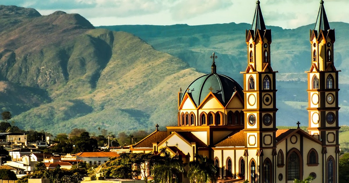 OLHANDO DA JANELA DO TREM: PASSOS / MINAS GERAIS / BRAZIL (3.642 / 5. ...
