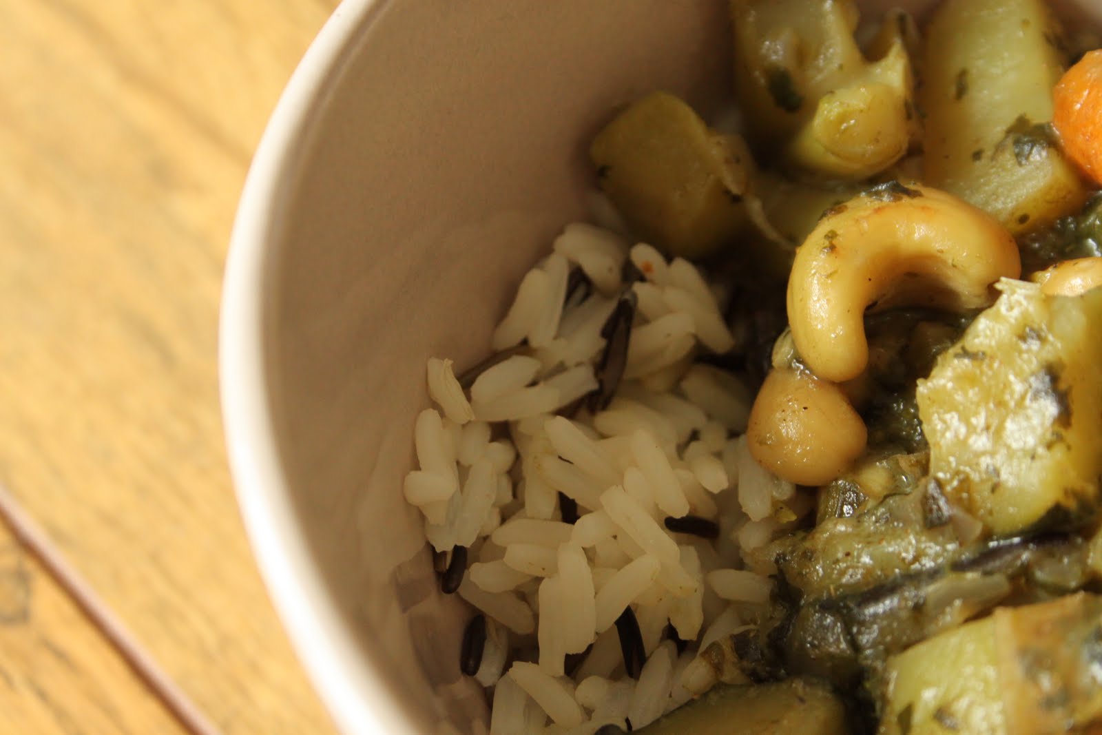 vanilla blonde: Žaliasis daržovių karis su anakardžiais bei kokosų pienu