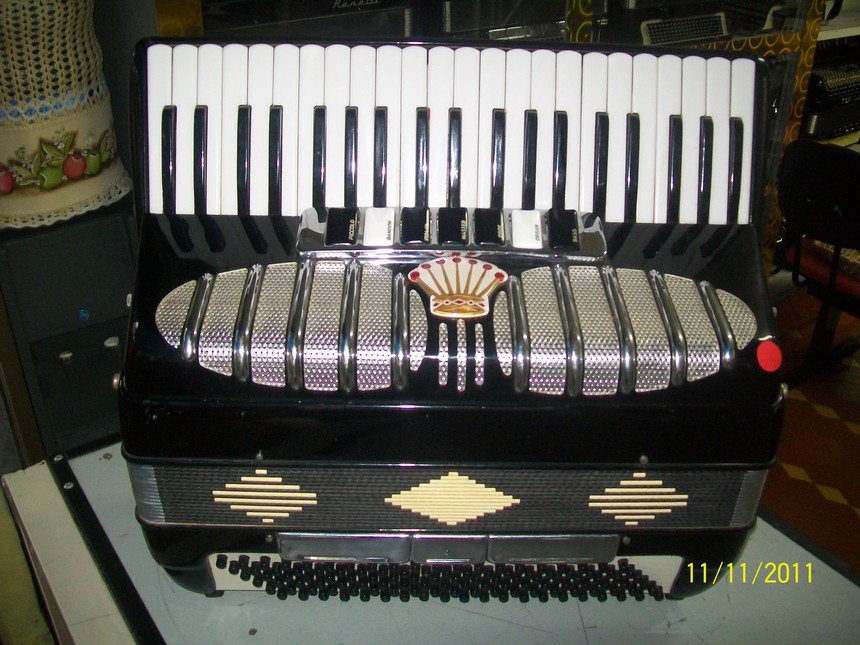 RodrigoAcordeons: Acordeon Crown Guerrini