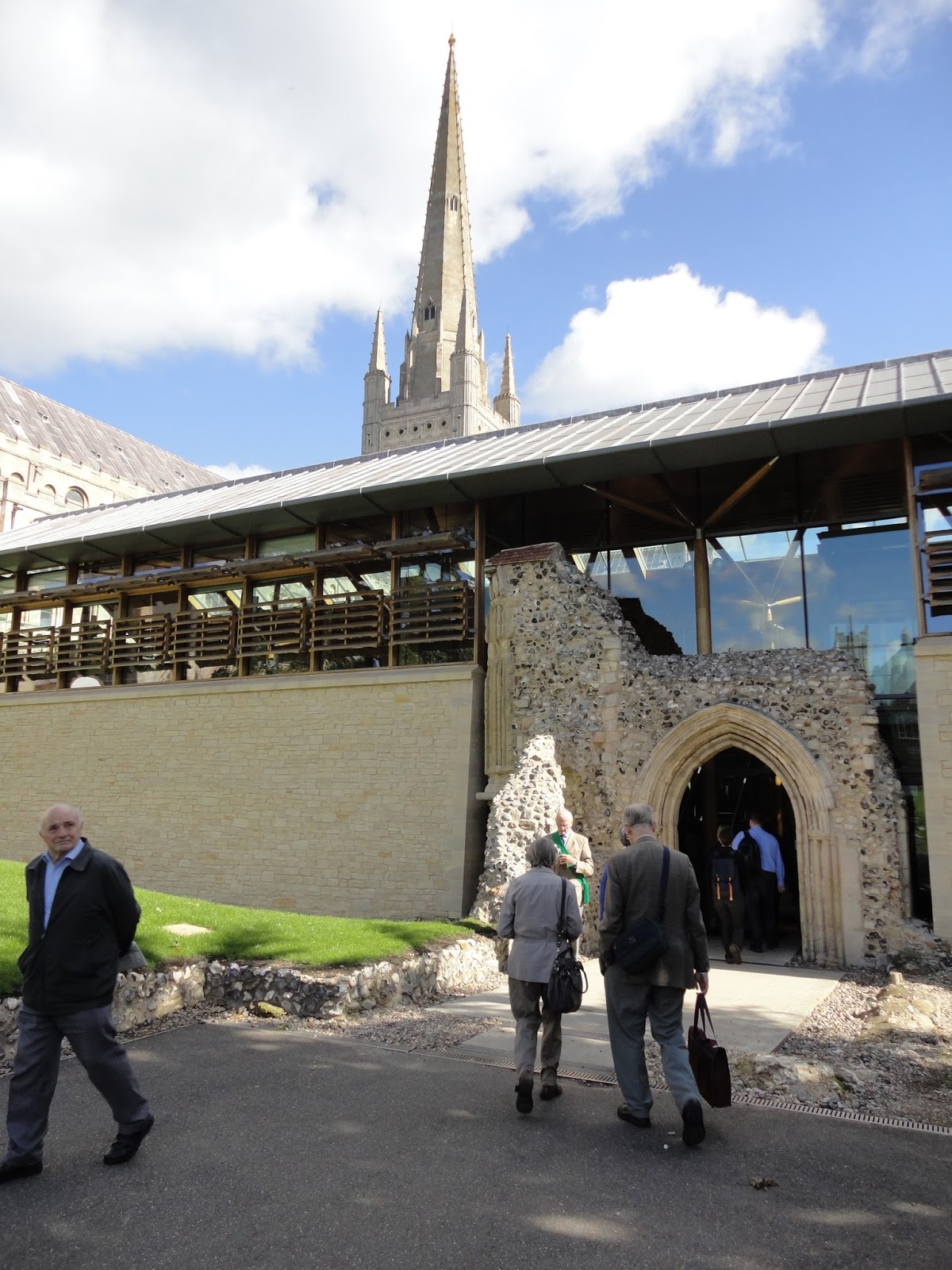 Cambridge Library Group: Librarians in Norwich: a visit to Norwich ...