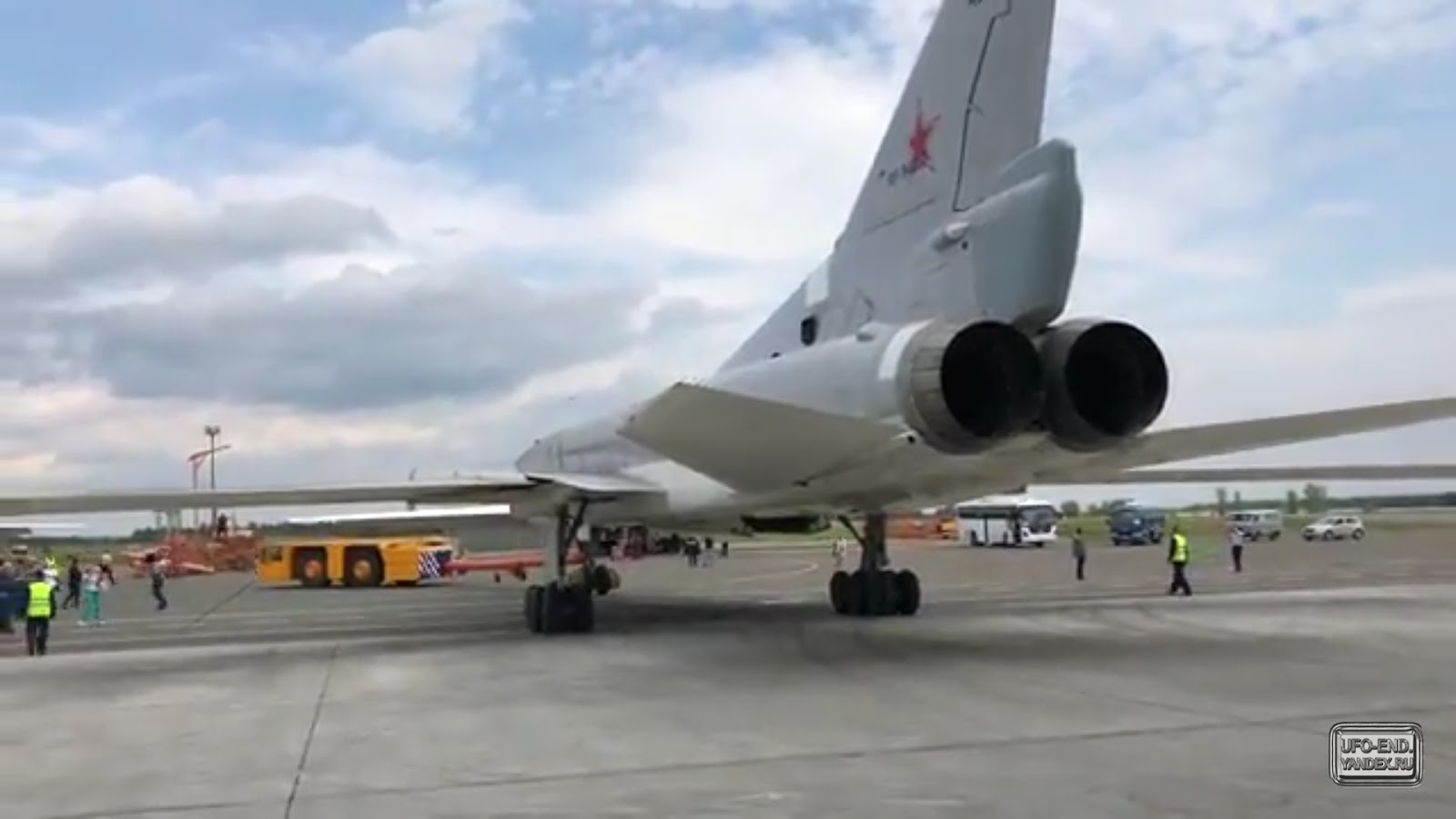 EL HANGAR DE TJ: PRESENTACIÓN DEL TUPOLEV TU-22M3M