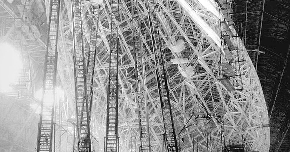 Amazing Vintage Photos of the USS Macon Airship Under Construction ...