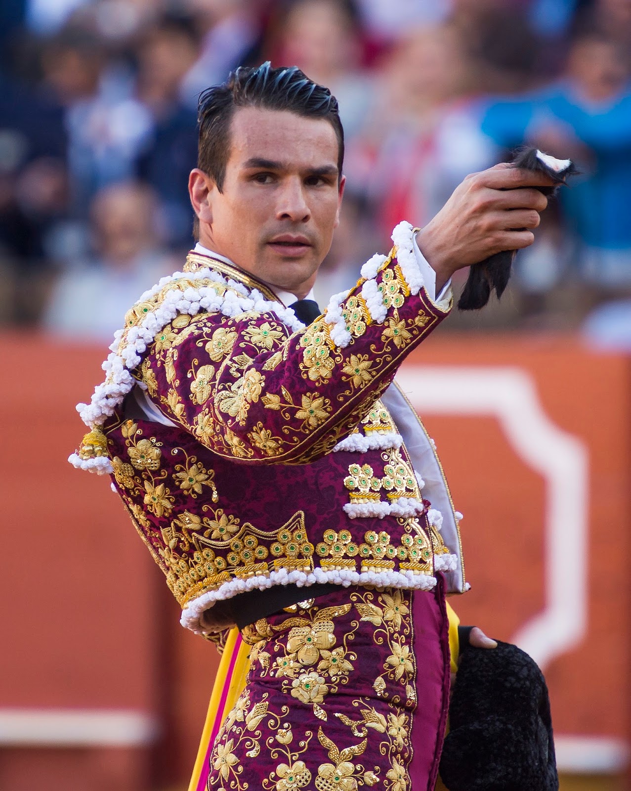 VUELTA AL RUEDO: FERIA DE ABRIL EN SEVILLA – DUODÉCIMA CORRIDA: Una ...