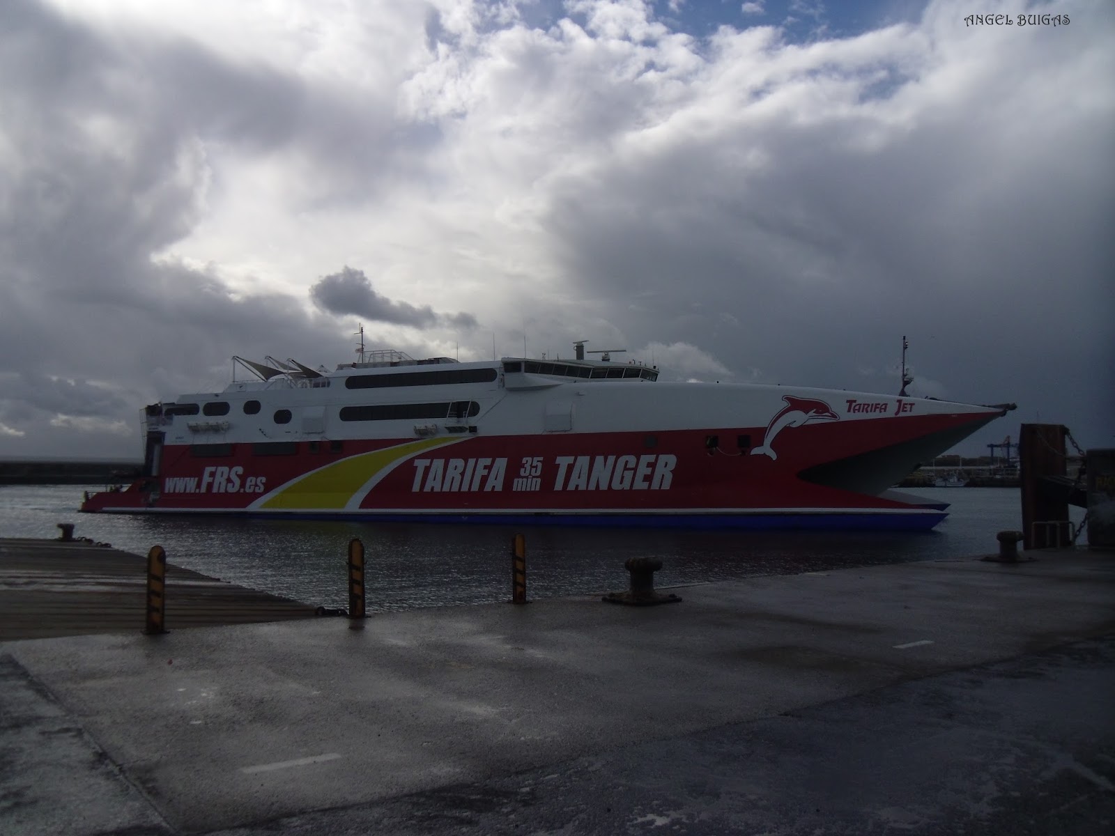 barcos por Cádiz: TARIFA JET entrando en el Puerto de Tarifa