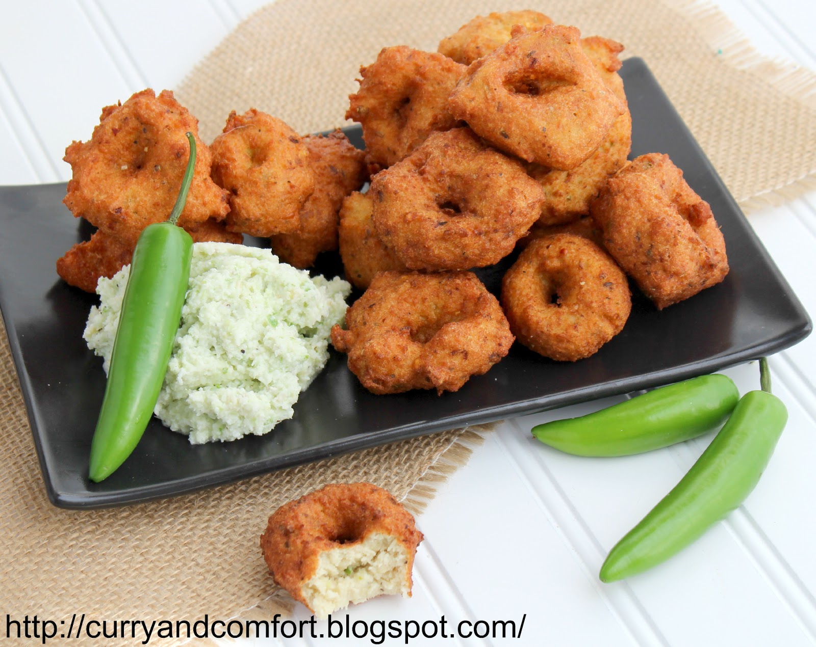 Kitchen Simmer: Ulundu Vadai with Coconut Chutney
