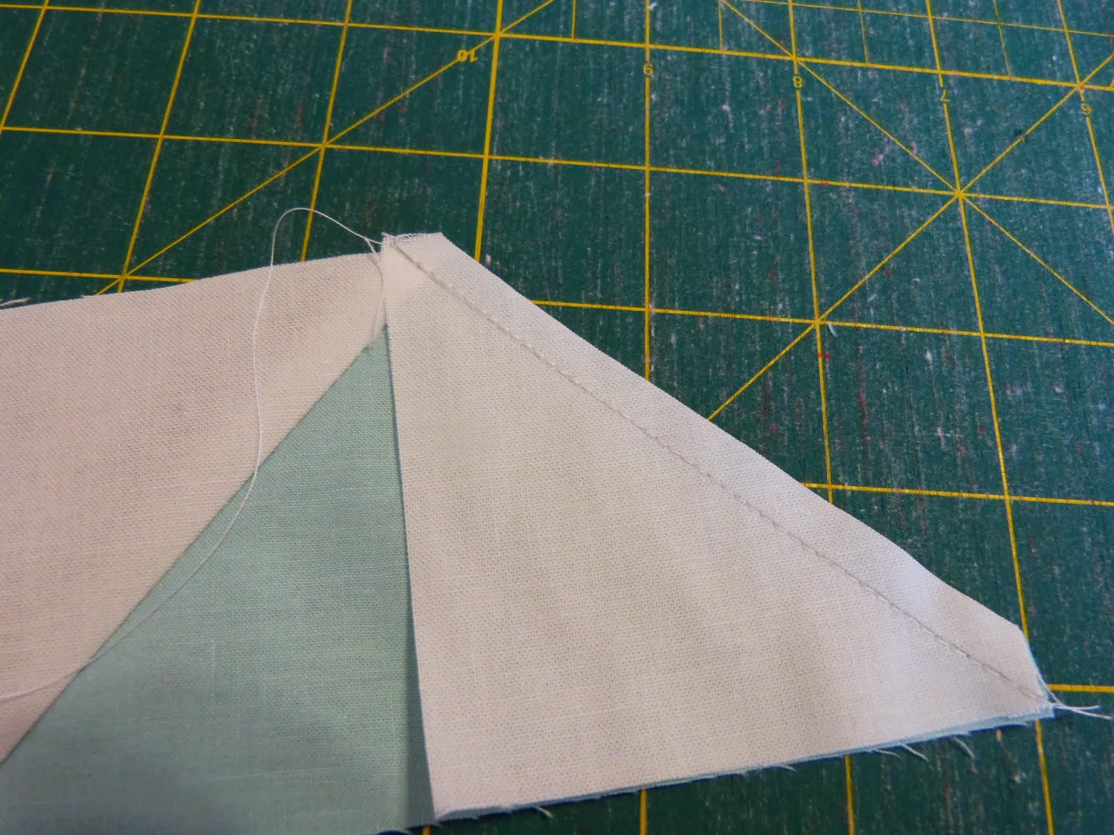 Pretty Little Quilts: Summer Beach Quilt Tutorial - Part 3 - Water Row