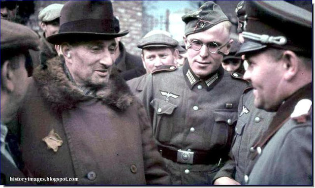 HISTORY IN IMAGES: Pictures Of War, History , WW2: Striking Second ...