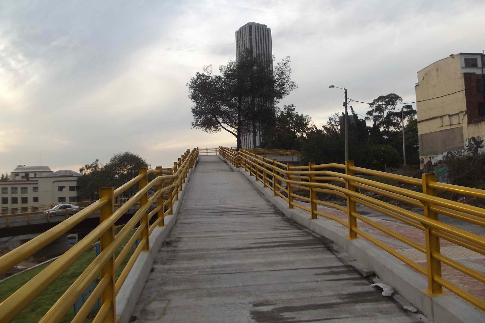 Mike's Bogota Blog: Bogotá's Elegant New Pedestrian Bridges
