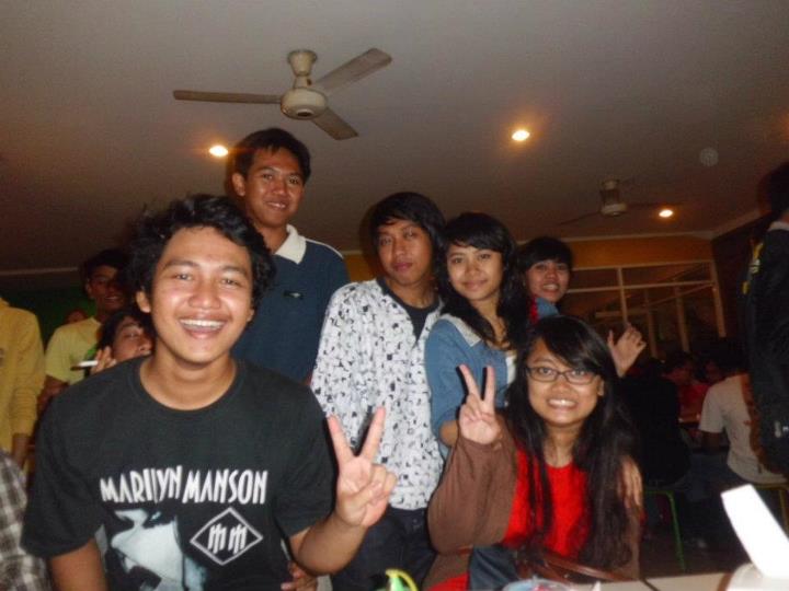 Buka Puasa Bersama Alumni SMP 194 di Pecel Lele Lela | PATRIOTISME ...