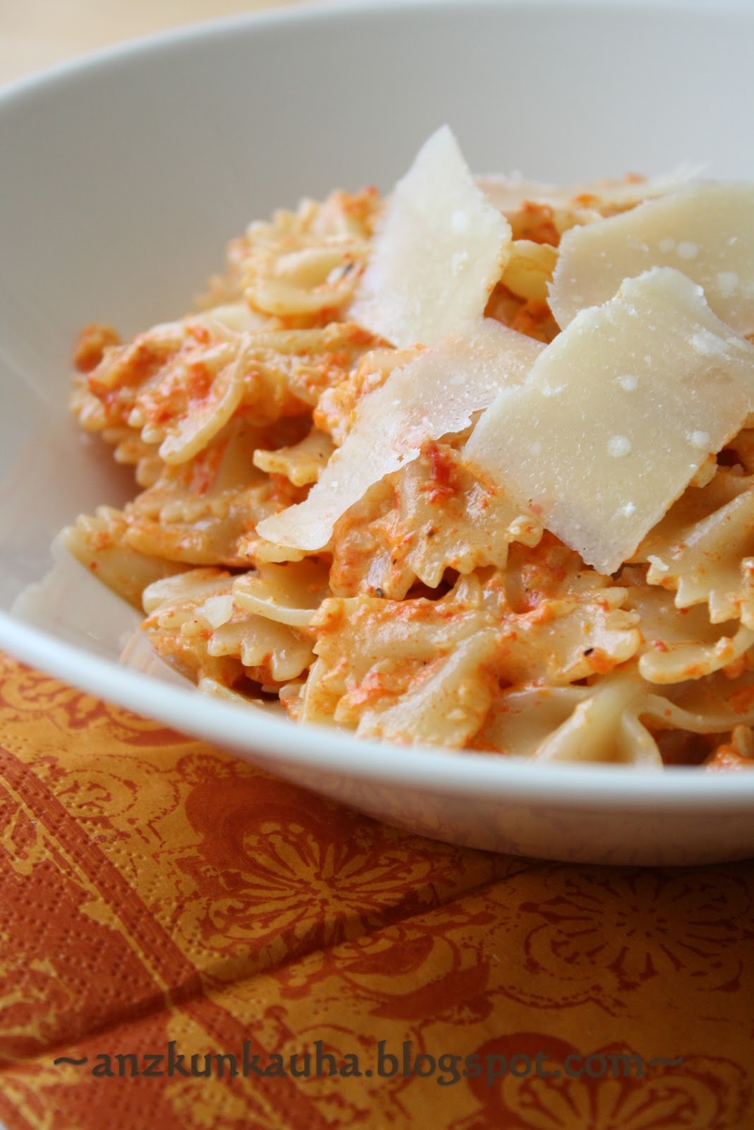 Anzkun kauha: Pastaa ja paahdettua paprikaa