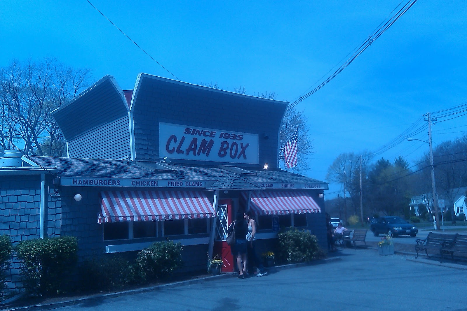 PAVLOV'S BLOG: THE CLAM BOX (Review A and B)
