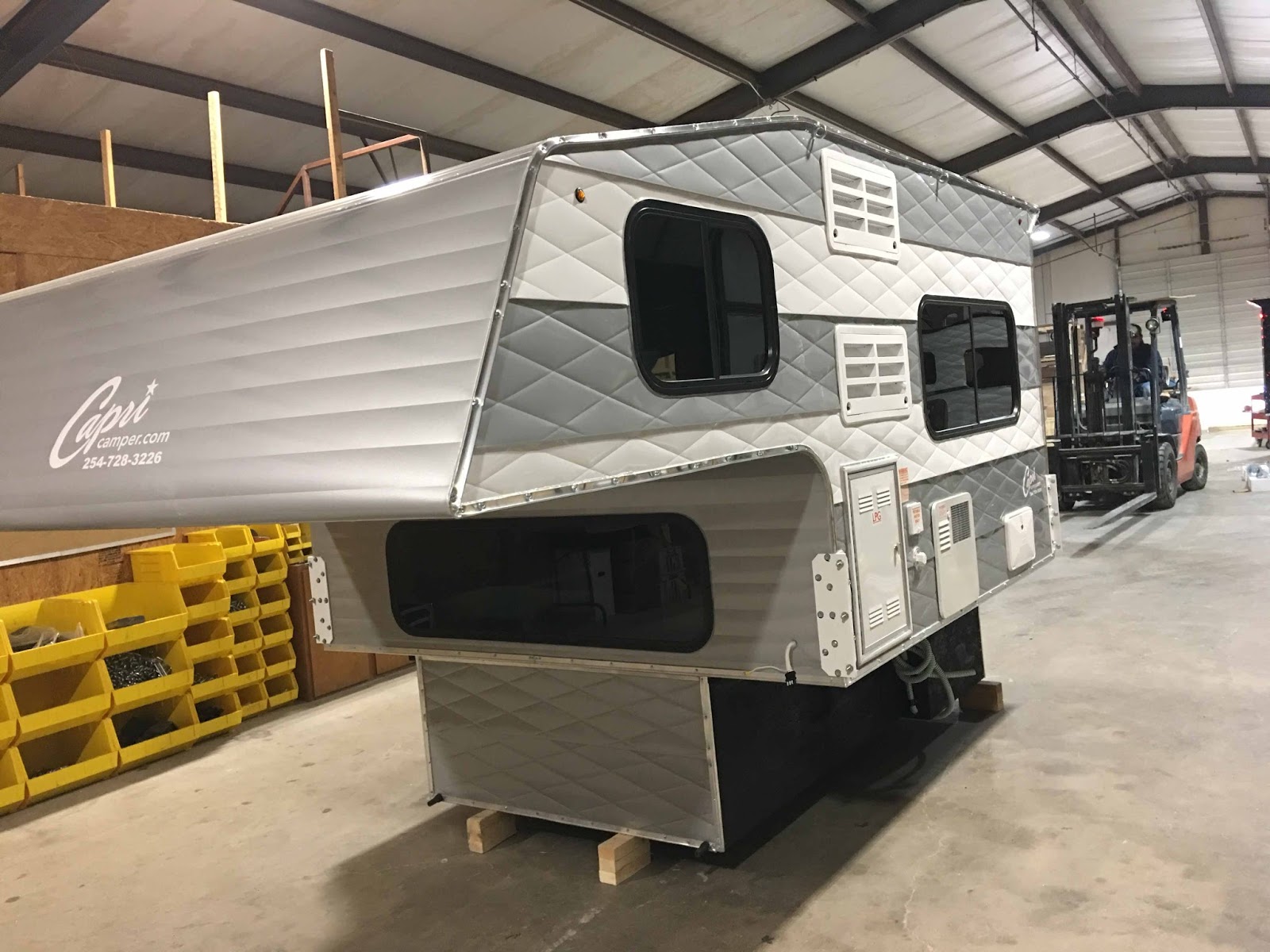 Wahnfried der Nomad: Capri Truck Camper