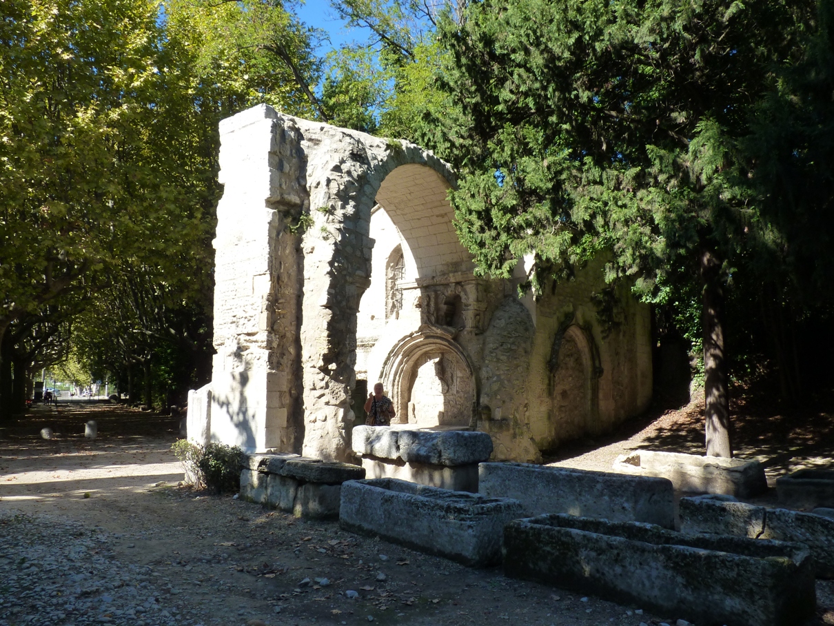 EN PROVENCE ET AILLEURS: LES ALYSCAMPS A ARLES (13)