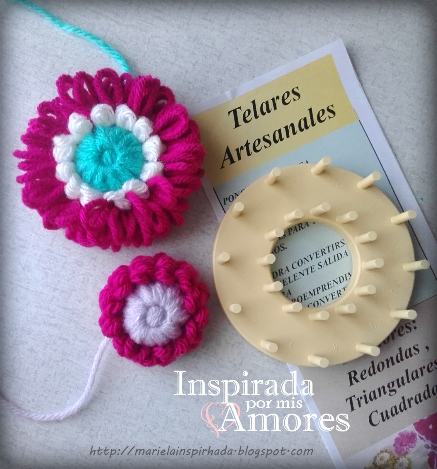 Inspirada por mis amores: FLORES DE LANA EN TELAR CIRCULAR