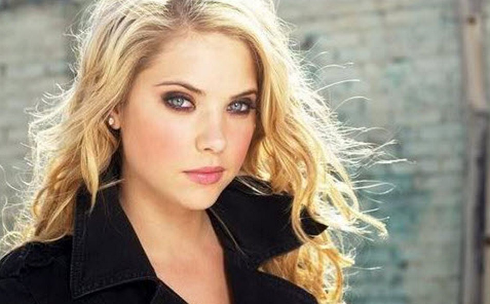 kandeej.com: BEAUTY FIELD TRIP: Inside the Make-Up Trailer of Pretty ...