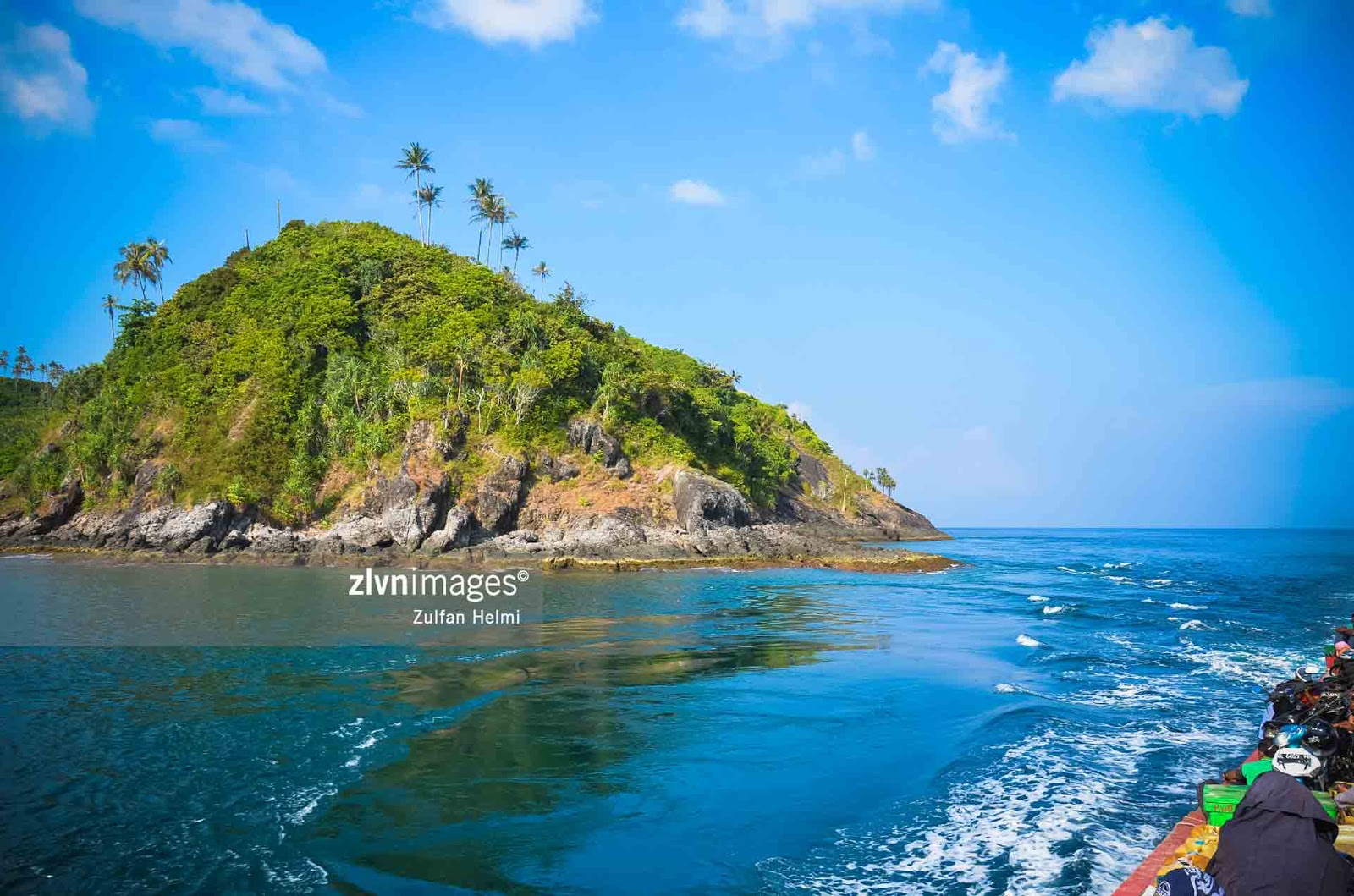 How do I get from Banda Aceh to the Breuh Island?