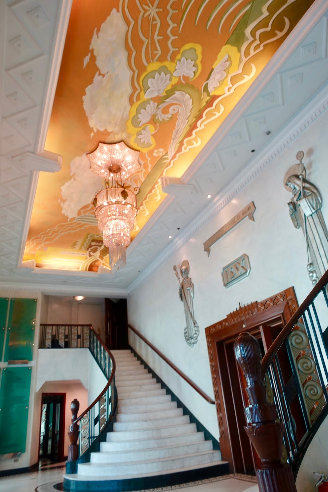 Adrian Yekkes: Manila Art Deco