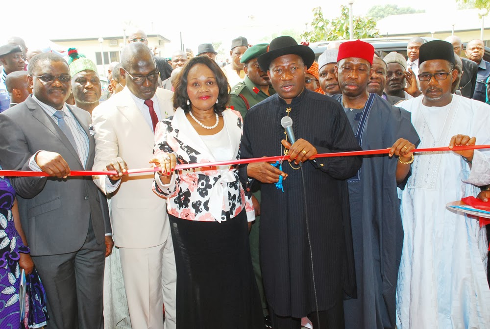 Nigeria Today: PHOTOS: PRESIDENT JONATHAN COMMISSIONS NIPRD BUILDING ABUJA