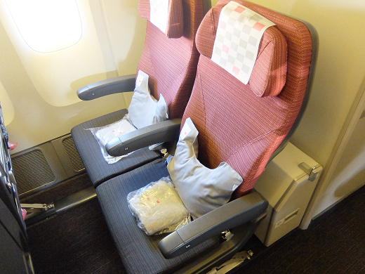スタンプカードが好きなんですっ！: JAL運航のボーイング777-300ER(773)エコノミークラスで6席しかない2人掛け座席26HK ...