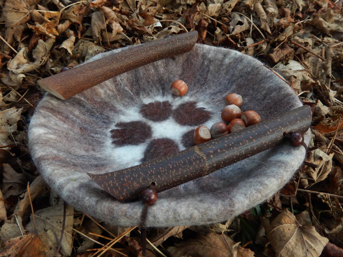 FELTING matters... : The NUT Bowls...