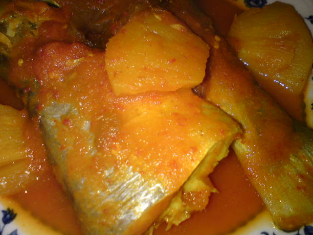 Cooking Pleasure: Tamarind Curry Fish with Pineapples