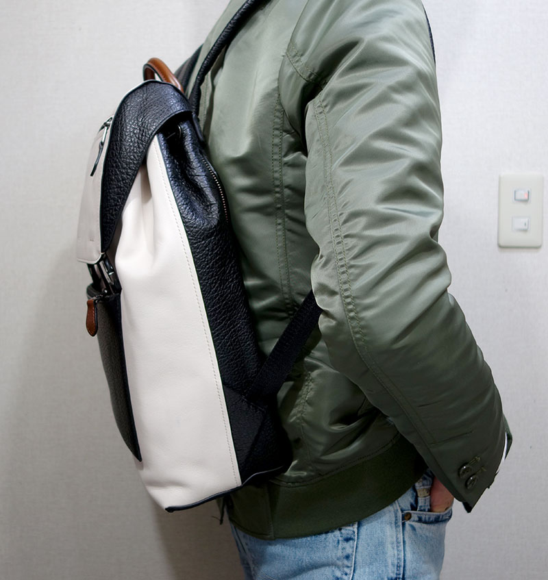 ゆるりブログ: COACH(コーチ)のマンハッタン バックパック ミックスド レザー(57759)の意表を突くカラーリングに心を砕かれる :)